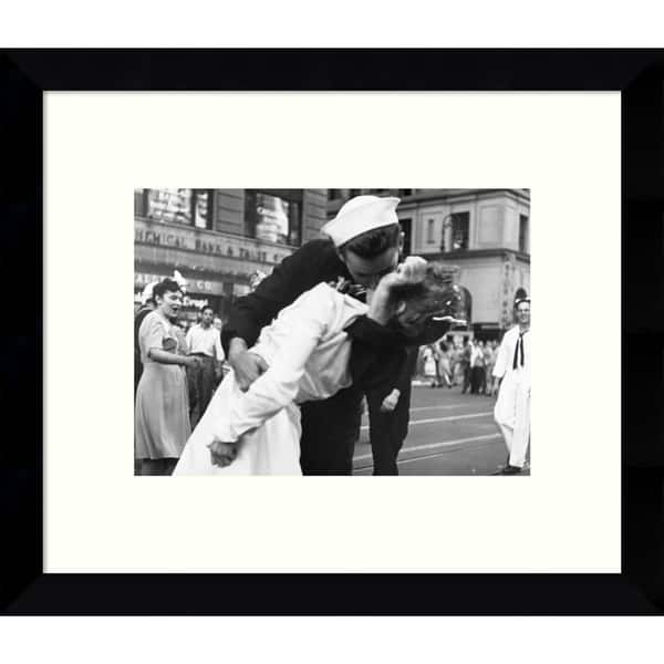 Framed Art Print 'Kissing the War Goodbye in Times Square, 1945, I' by Victor Jorgensen 11 x 9 ...