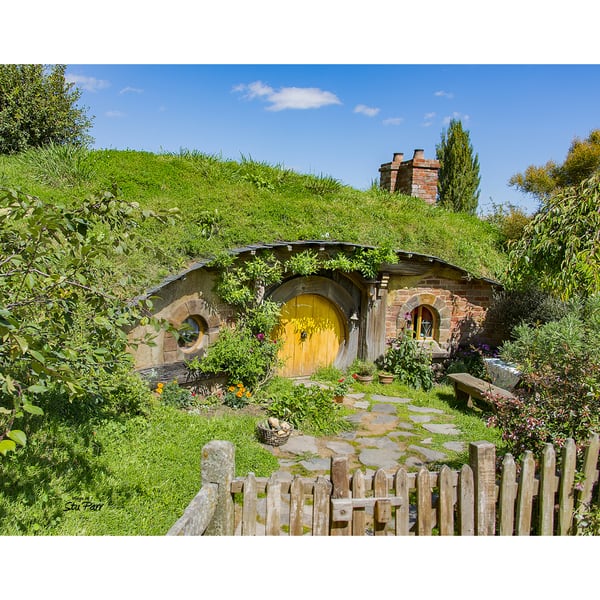Stewart Parr 'House in the Hobbit Shire from Lord of the Rings ...