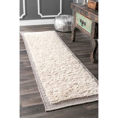 Nuloom Ivory Soft and Plush Moroccan Diamond Border Wool/Cotton Shag ...