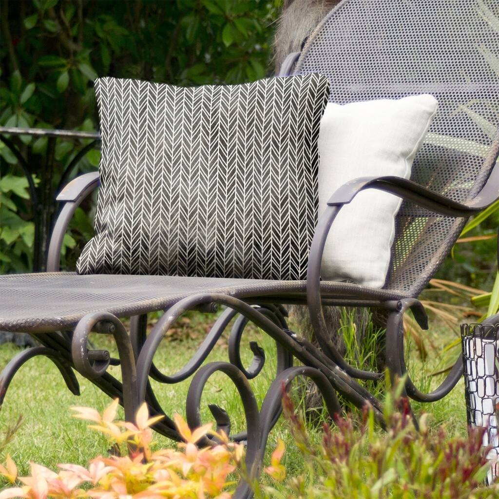 Herringbone Pattern Indoor/Outdoor Pillow - Overstock - 28429669