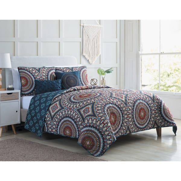 VCNY Home Compton Medallion Reversible Quilt Set - Bed Bath & Beyond ...