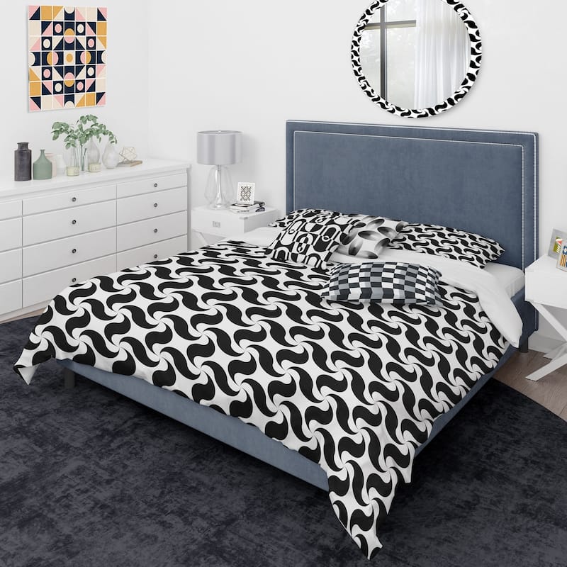 Designart Monochrome Geometric Pattern Iv Mid Century Modern Duvet