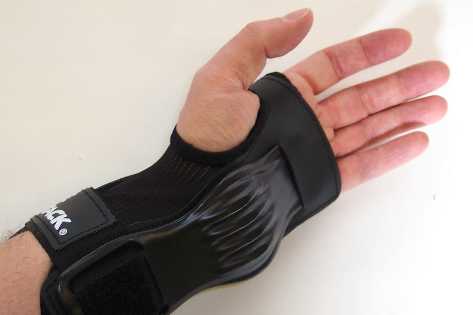 Skate Attack Unisex Wrist Guards (2-pack)-Sm/Med - Bed Bath & Beyond ...