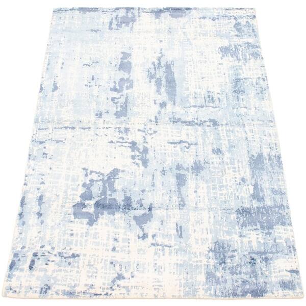 Hand-knotted Galleria Blue Viscose Rug - 4'11" x 7'3"/4'11 x 7'3 - Bed ...