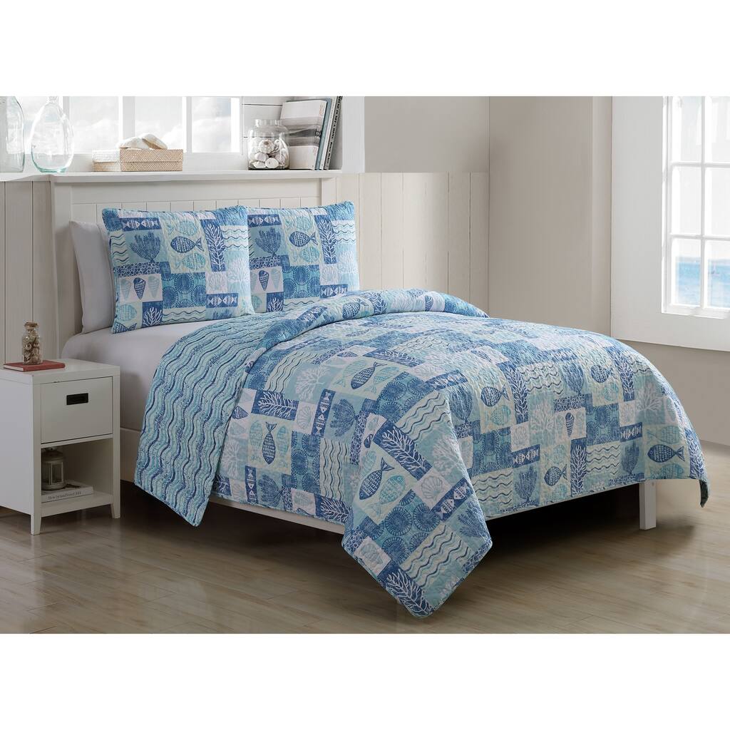 Shore Life Patchwork Reversible 3-Piece Quilt Set - Overstock - 30543349