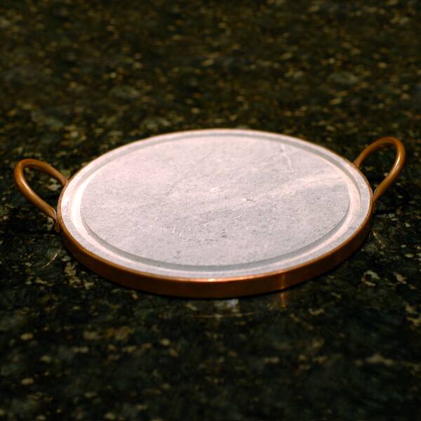 10.75-Inch Round Pizza Soapstone Grill With Copper Handles (Brazil ...