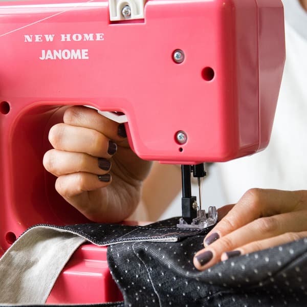 Janome Pink Lightning Basic, Easy-to-Use, 10-stitch Portable, 5 lb ...