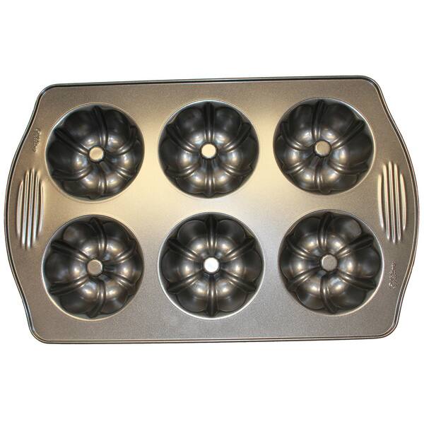 Wilton 6-cavity Mini CRS Fluted Pan - Bed Bath & Beyond - 9670740