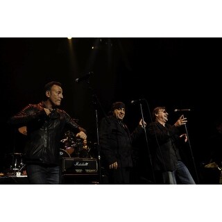 Bruce Springsteen singing with Steve Van Zant and Southside Johnny ...