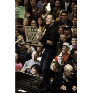 Bruce Springsteen holding a sign at Madison Square Garden Photo Print ...