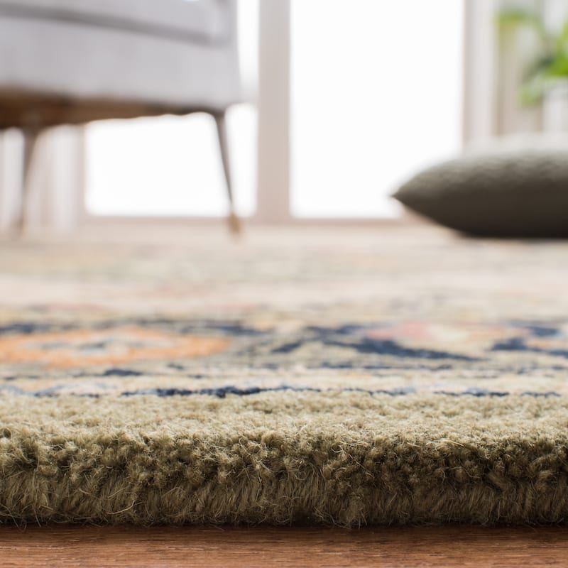 SAFAVIEH Handmade Heritage Carrol Traditional Oriental Wool Rug - On ...