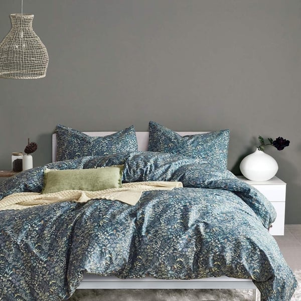 blue flower pattern comforter