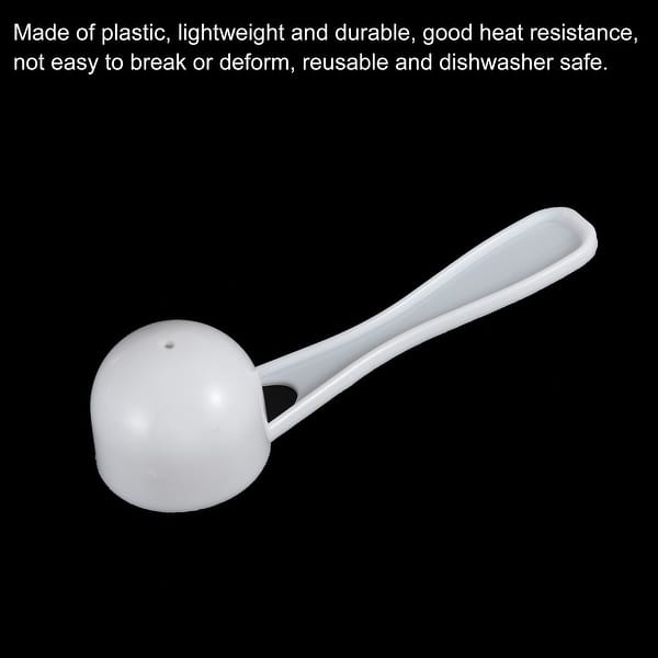 plastic measuring spoons