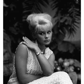 Elke Sommer Hand On Shoulder Photo Print (8 X 10) Item Dap17957 - Bed ...