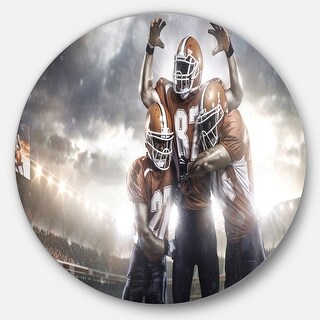 Designart 'American Football Players on Stadium' Sports Disc Metal Wall ...