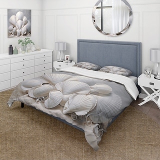 Designart "Monochromatic White Seashells" White Modern - Bed Cover Set ...