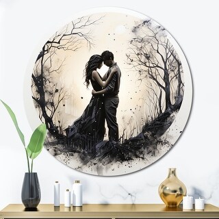 Designart "Romantic Timeless Embrace I" Romantic Metal Circle Wall Art ...