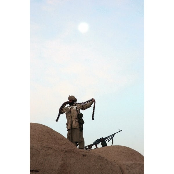 An Anti-Taliban Fighter Wraps A Bandolier Of Kalashnikov Machine Gun ...