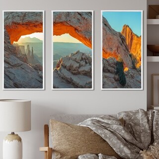 Designart "Mesa Arch Canyon lands Utah Park" Landscape Framed Art ...