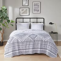 Intelligent Design Zoe Reversible Quilt Set - Bed Bath & Beyond - 36680287