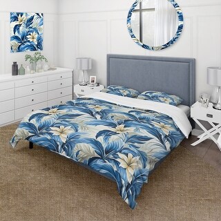 Designart "Azure Oasis Tropical Pattern I" White Floral Bedding Cover ...
