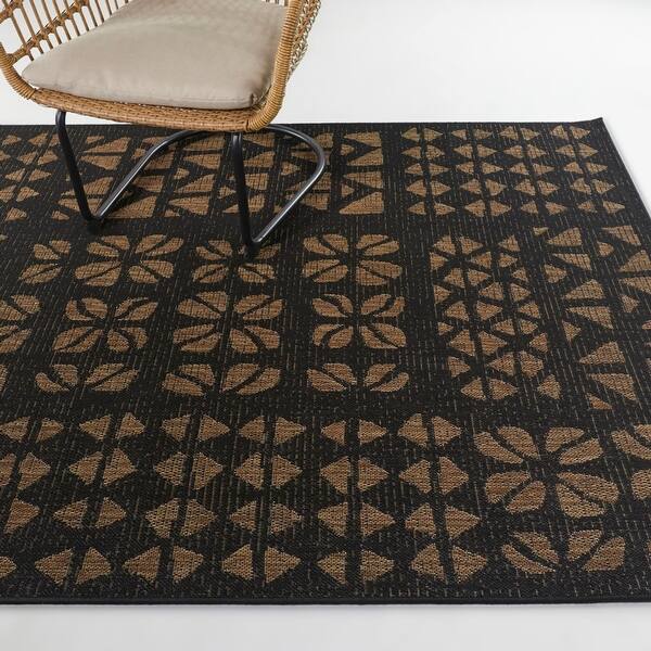 Gustav Global Geometric Indoor/Outdoor Area Rug - Bed Bath & Beyond ...