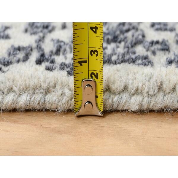 Shahbanu Rugs Gray Fine Jacquard with Erased Design Wool and Plant ...