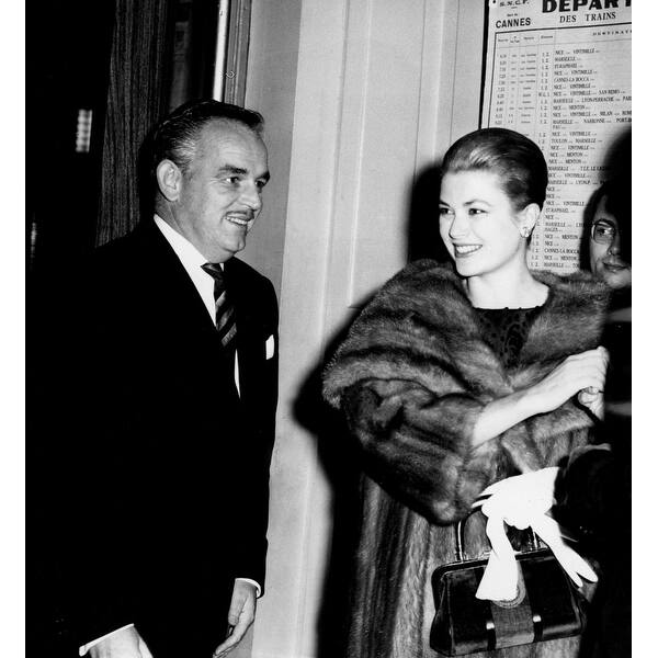 Grace Kelly wearing a fur coat and Prince Rainier Photo Print - Bed ...