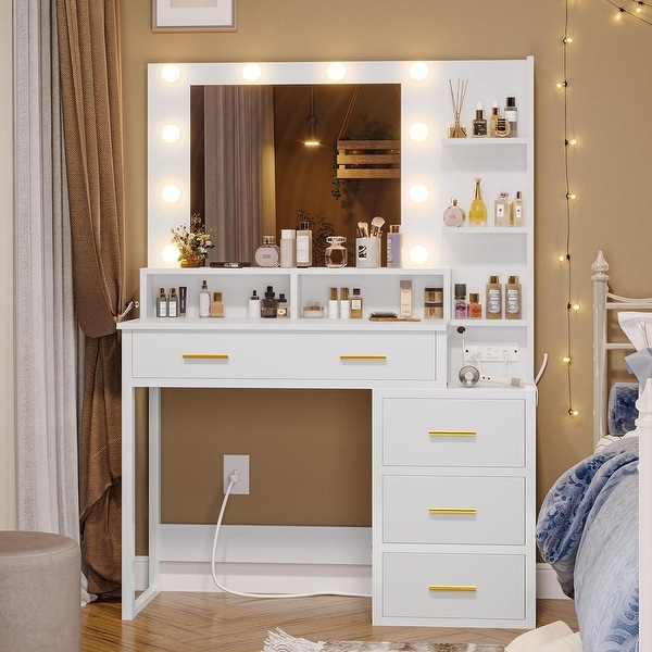 Cute vanities with lights store