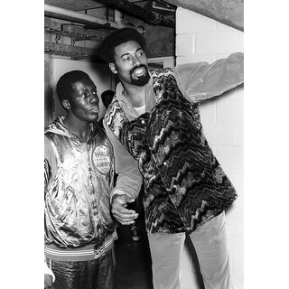 Wilt Chamberlain and Mac Copage at a basketball game Photo Print - Bed ...