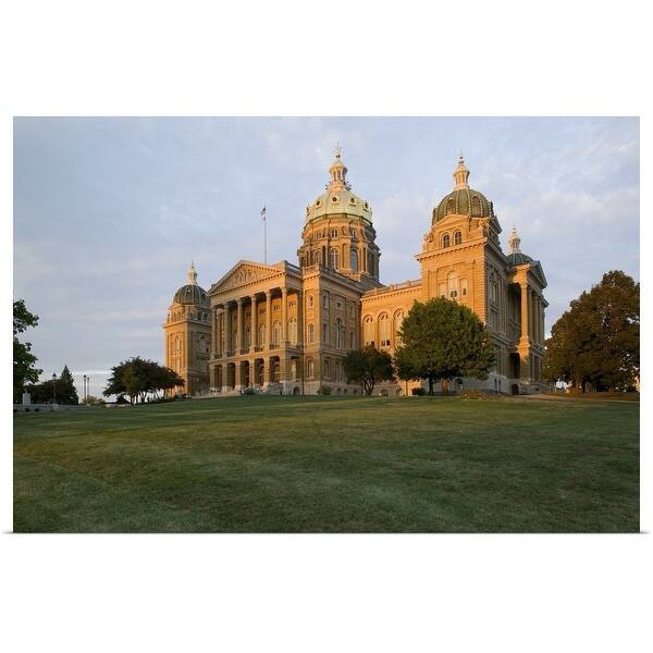 "Low angle view of a building, Iowa State Capitol, Des Moines, Iowa ...