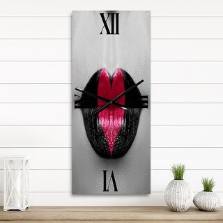 Designart 'Red Heart In Black and White Lips' Modern wall clock - Bed ...