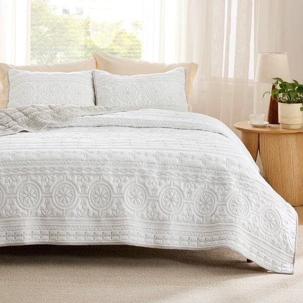 Lightweight Summer Quilt Set - Bed Bath & Beyond - 40347097