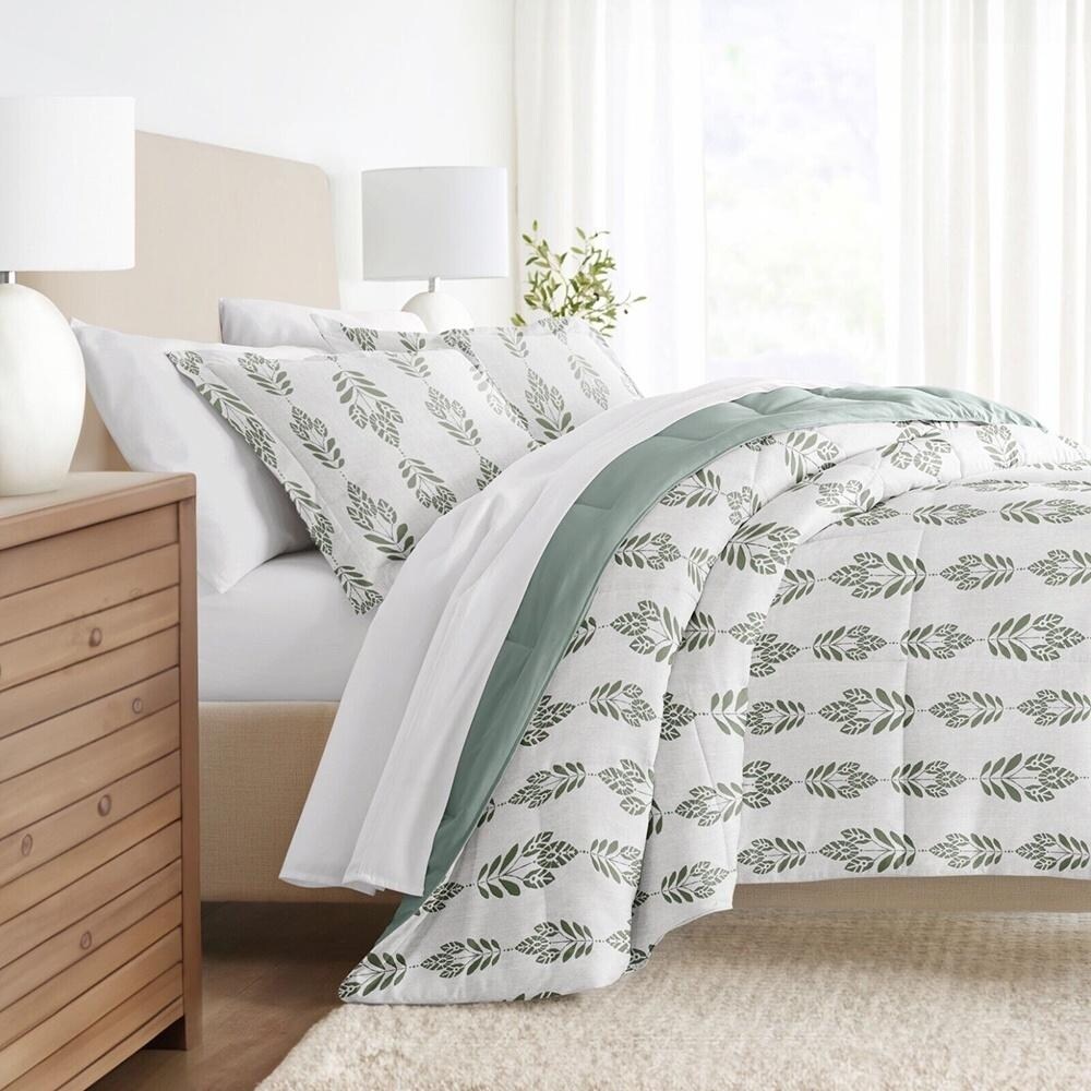 Full Queen Floral Patterned Reversible Comforter Set Green