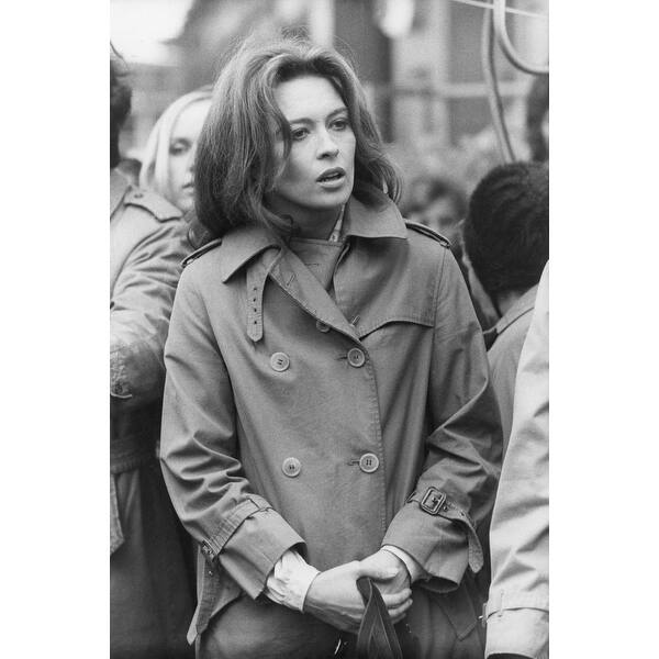 Faye Dunaway on the set of The Deadly Trap in Paris France Photo Print ...