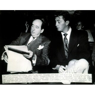 Attorney Jerry Geisler With Client Robert Mitchum During The Notorious ...