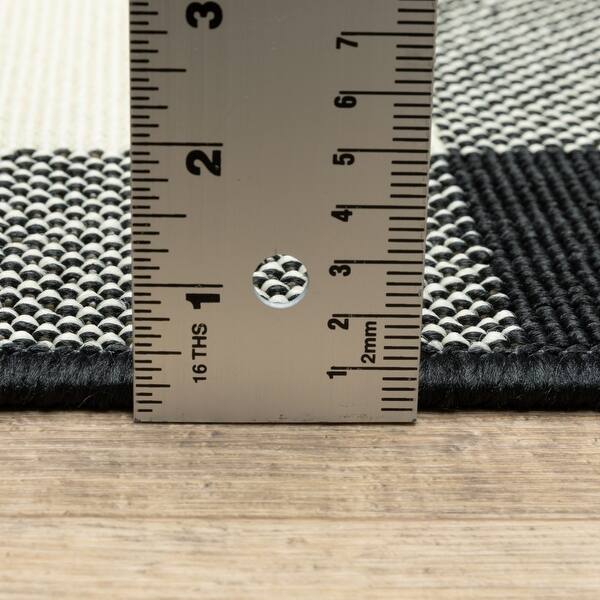 Black and Ivory Gingham Indoor Outdoor Rug - Bed Bath & Beyond - 33827213
