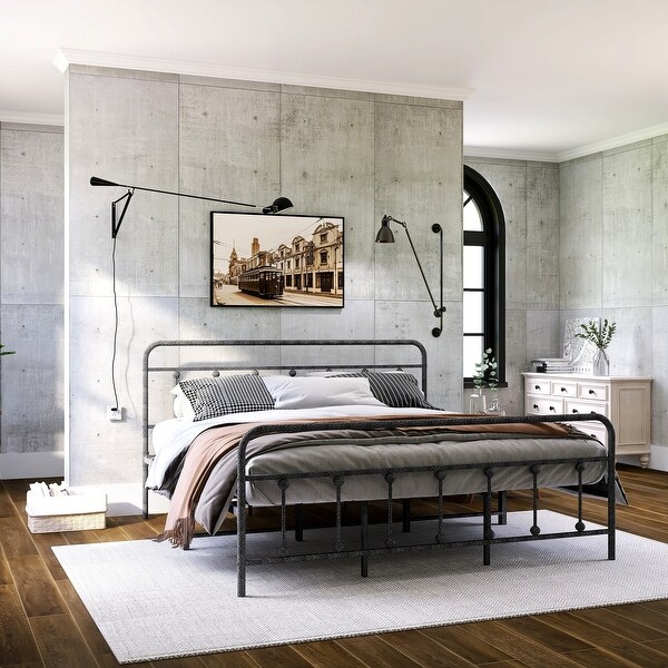 Classic Iron Metal Pipe Platform Bed Frame