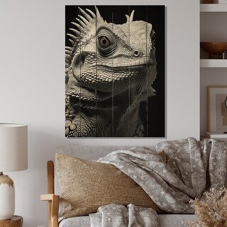 Designart "Grey Reptile Amphibian Portrait" Animals Print on Natural ...