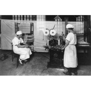 2 women operating gum-wrapping machine at the American Chicle Company ...