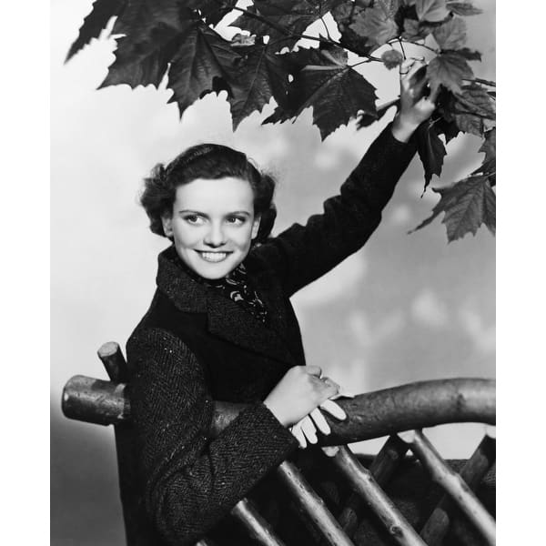 Nova Pilbeam Portrait - Bed Bath & Beyond - 24364182