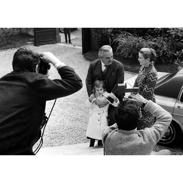Prince Rainer and Grace Kelly being photographed with their daughter ...