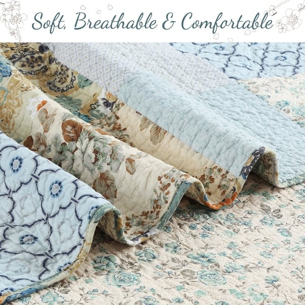 light blue patterned quilt