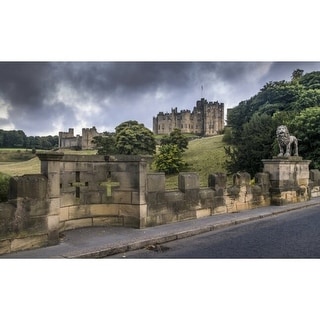 Alnwick Castle With Crosses In The Stone Wall Alnwick Northumberland ...