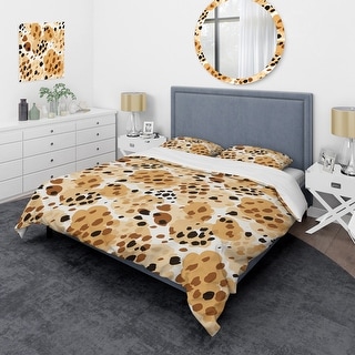 Designart "Abstract Paw Print Patterning II" White Modern Bedding Set ...