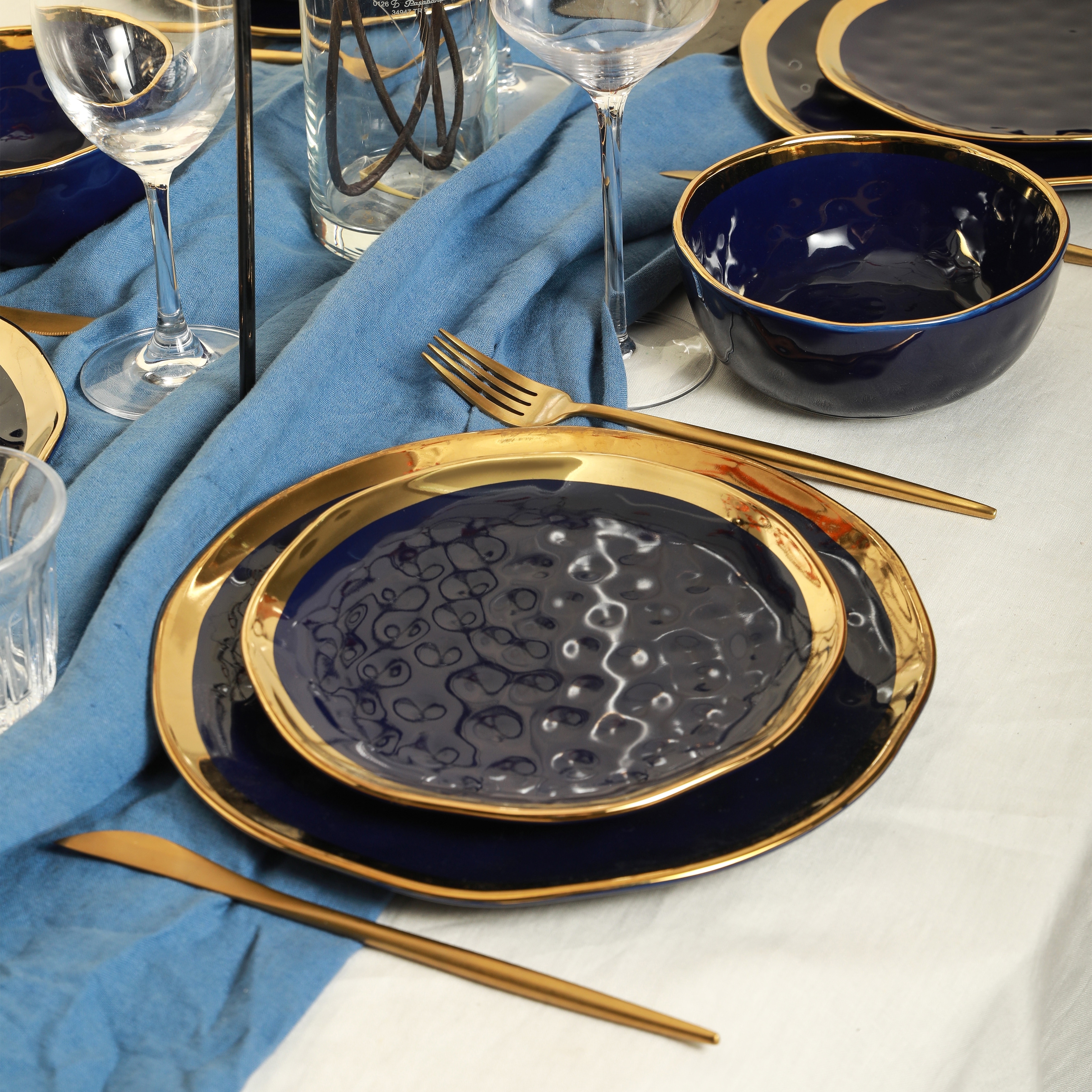 gold design dinner set