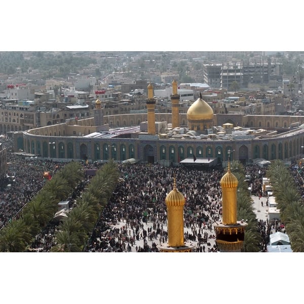 Shia Muslims Around The Husayn Mosque In Karbala Iraq After Making A ...
