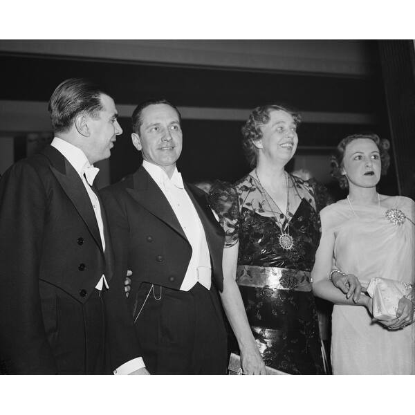 Eleanor Roosevelt And Movie Stars At FdrS 1938 Birthday Party L-R Ken ...
