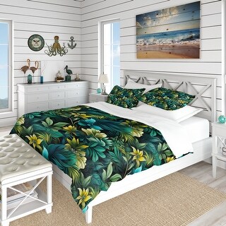 Designart "Rainforest Radiance Tropical Pattern I" Green Floral Bedding ...