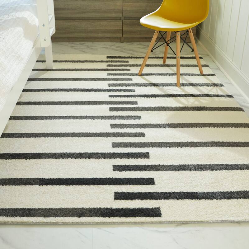 Colter Modern Striped Area Rug - Overstock - 30381212